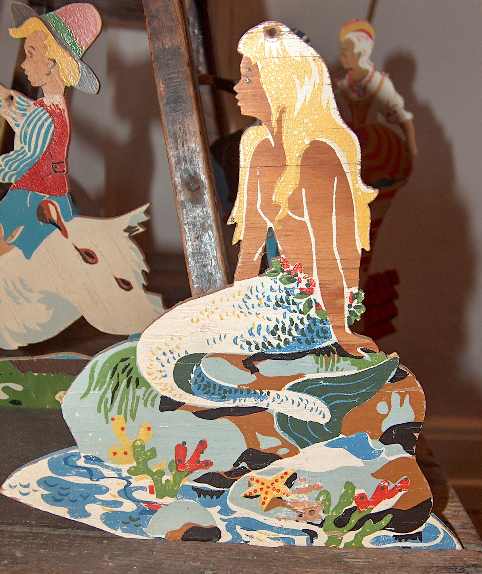 "Den lille Havfrue", udført i træ og derefter malet. | H.C. Andersen ...
